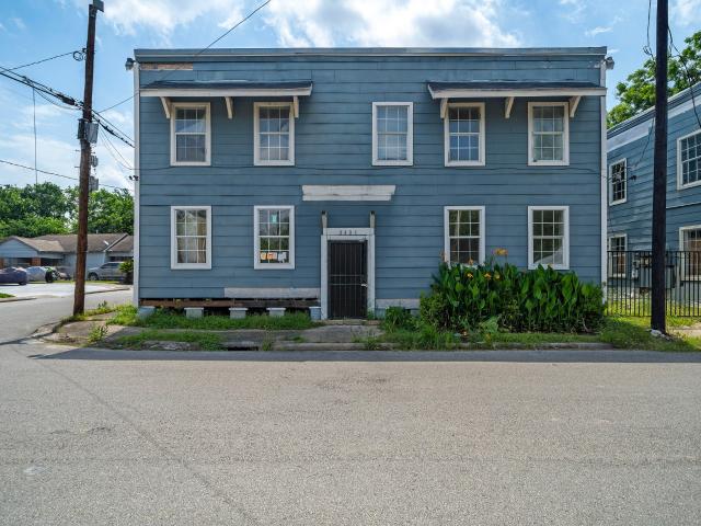 2401 & 2407 Sampson Street 1 8