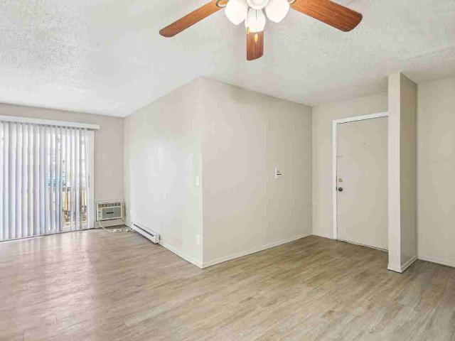 2401HI 2 Bedroom Apartment for Rent at 2401 High View Ct, Champaign, IL 61822 Parkland Ridge