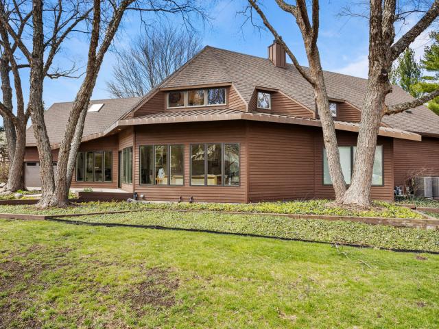 2402 N Nottingham Ct, Champaign, IL 61821 | MLS #12545 | Compass