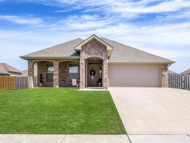 2402 Armstrong Ln, Pea Ridge, AR 72751