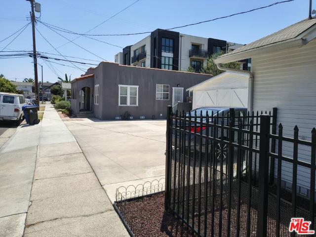 2402 Carmona Avenue