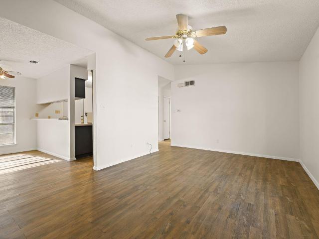 2402 Cottonwood Dr