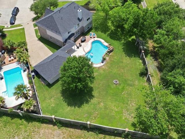 2402 Daytona Ct, Friendswood, TX 77546