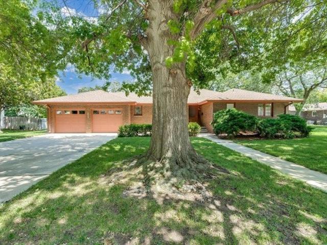 2402 Kipling Pl, Hutchinson, KS 67502
