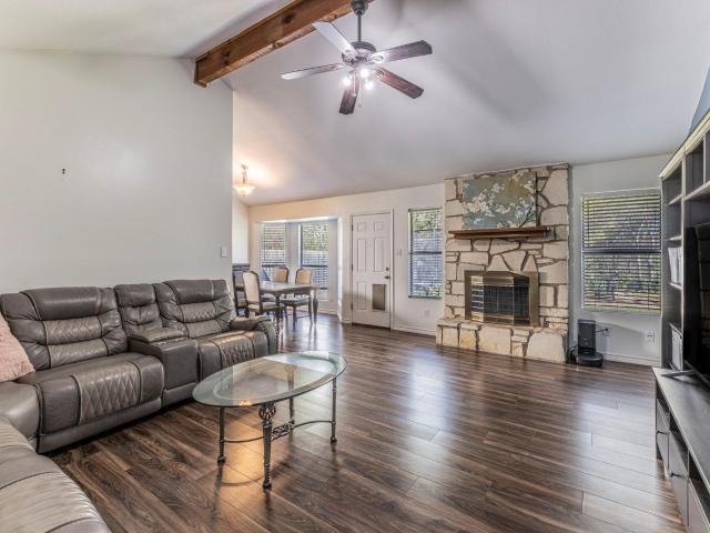 2402 Susan Ln