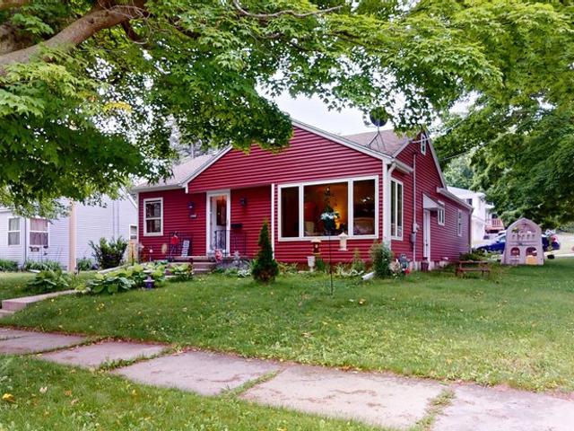 2402 S 9th St, Manitowoc, WI 54220