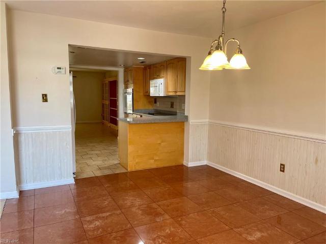 2402 Whaler CT