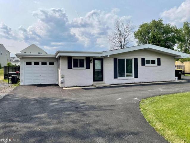 2403 N Charlotte St, Pottstown, PA 19464