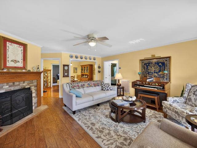 2403 N Pointe Cove Circle