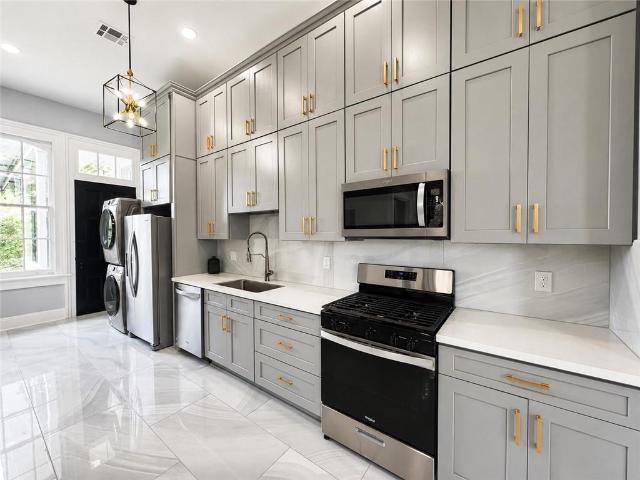 2403 Carondelet Street # D