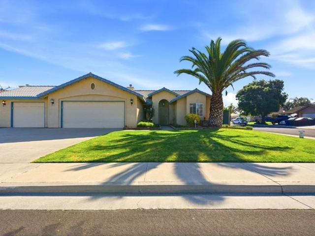 2403 Cherrywood Ln, Hanford, CA 93230