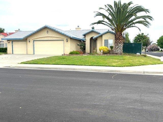 2403 Cherrywood Ln, Hanford, CA 93230