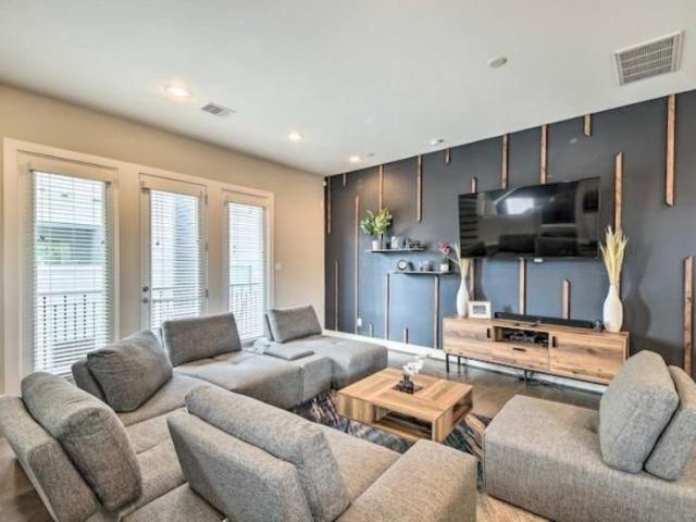 2403 Everett St, Unit C, Houston, TX 77009 | MLS #67120