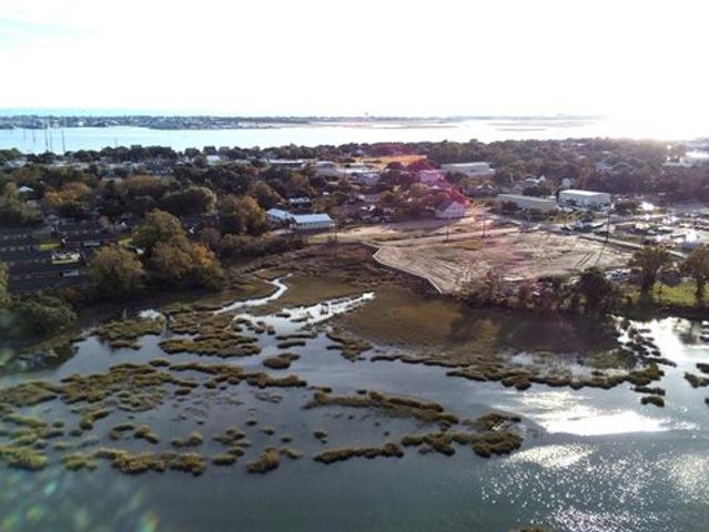 2403 E Myrtle St, Morehead City, NC 28557