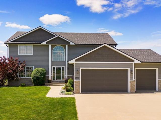 2403 W 10th Ave, Indianola, IA 50125