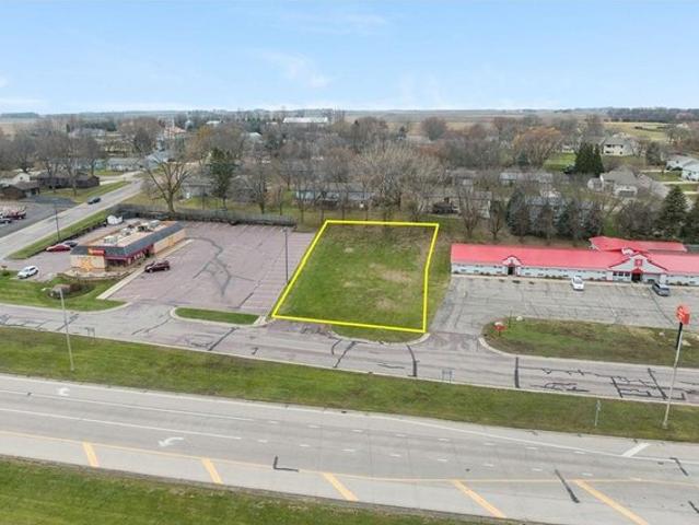 240 3rd Ave S, Windom, MN 56101