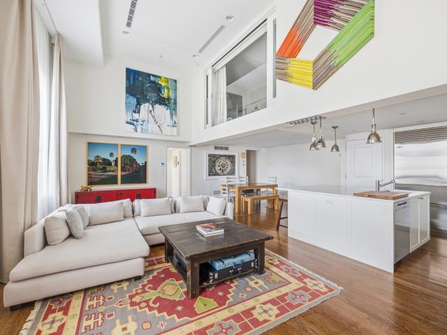 240 CENTRE Street 4R