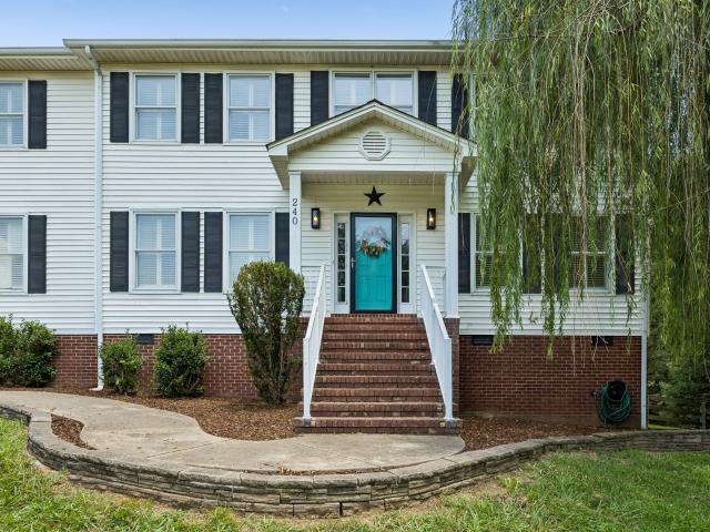 240 Crestview Dr