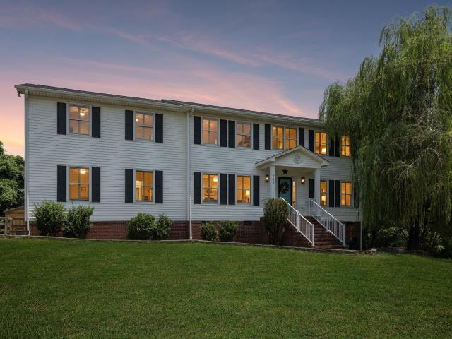 240 Crestview Dr