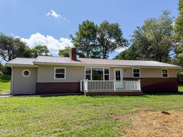 240 Crestwood Dr, Mountain City, TN 37683