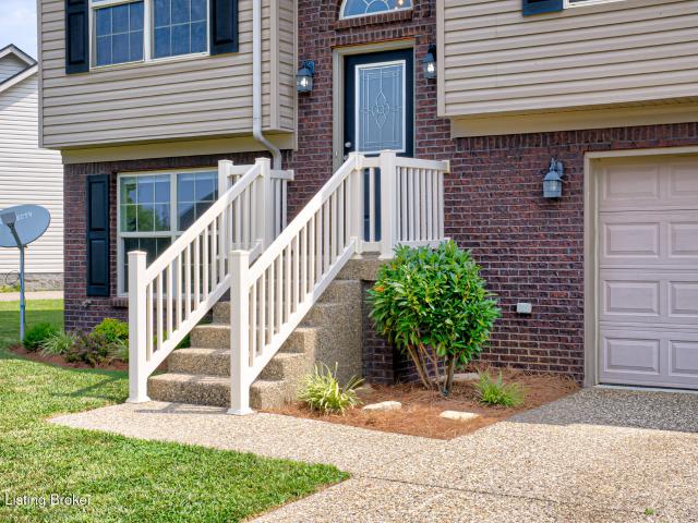 240 Crooked Oak Ct