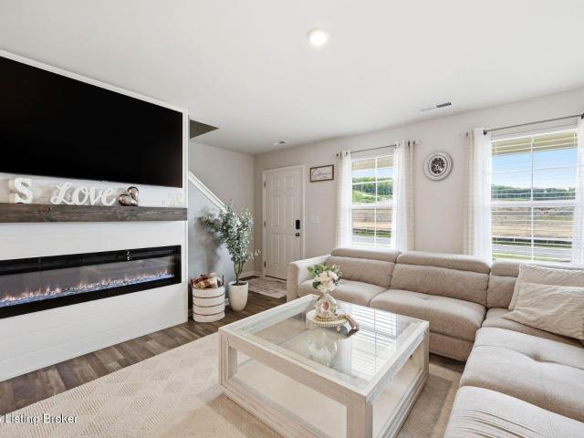 240 Cupp Cir