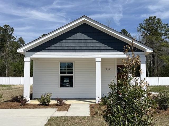 240 Ashworth Dr, Tabor City, NC 28463