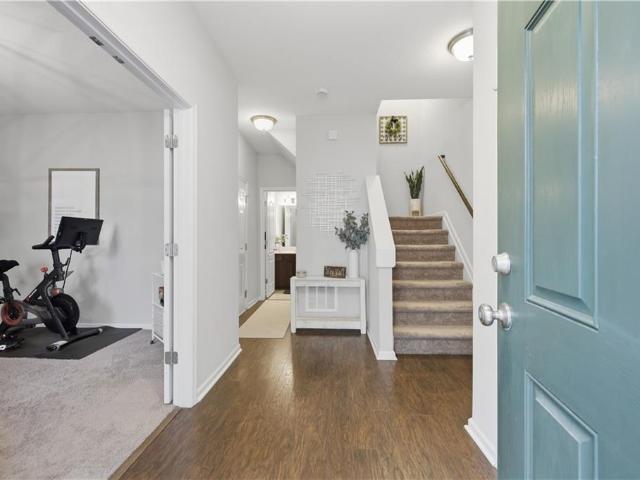 240 Breccia LN