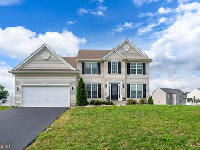 240 Gardenbrook Dr, Smyrna, DE 19977