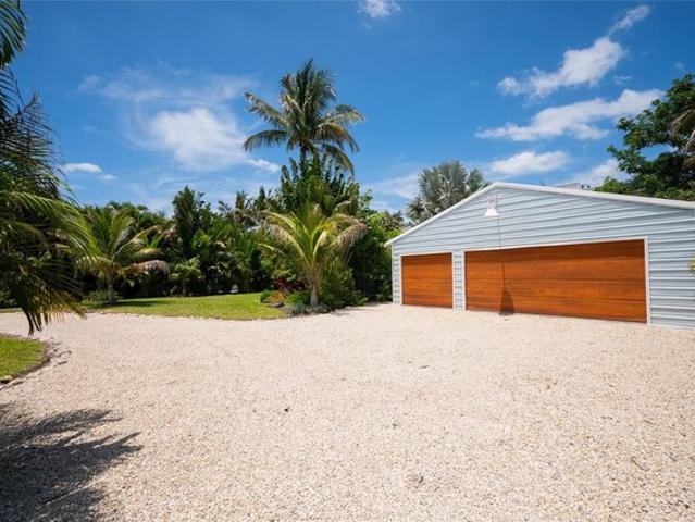 240 Gladiolus St, Anna Maria, FL 34216