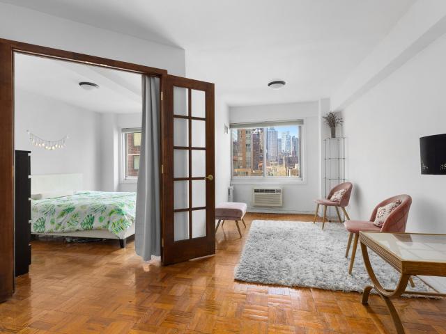 240 E 55th Street 9 H