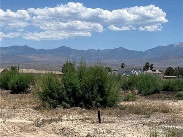 240 E Glenoaks St, Pahrump, NV 89048