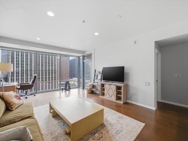 240 E Illinois St, Unit 1503, Chicago, IL 60611 | MLS #12625 | Compass