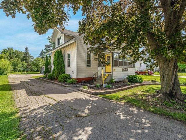 240 E Pearl St, Seymour, WI 54165