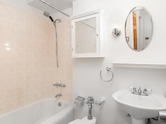 240 East 35th Street, Unit 2B