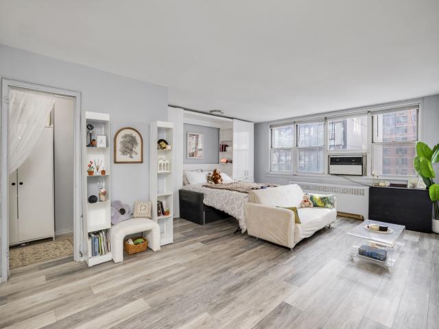 240 East 35th Street, New York, NY