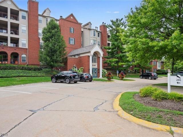 240 Fox Hollow Dr Apt 403, Mayfield Heights, OH 44124