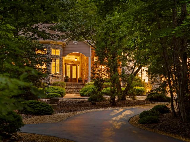 240 Horseshoe Bend Road E
