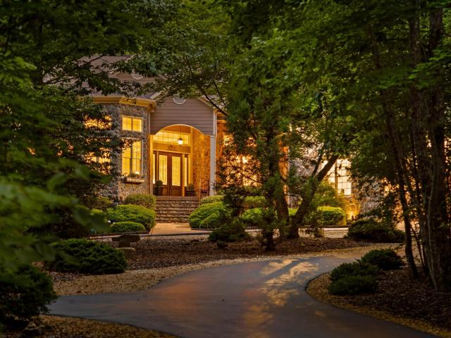 240 Horseshoe Bend Road E