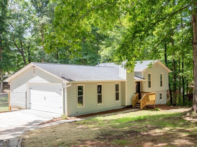 240 Hearthstone Dr W, Newnan, GA 30263