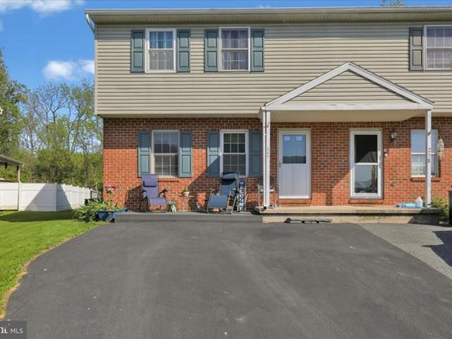 240 Hickory Dr, Fleetwood, PA 19522