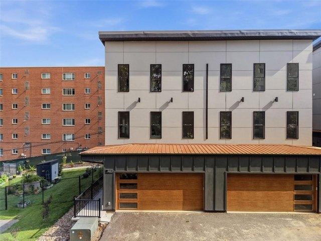 240 Hidden Ln, Carnegie, PA 15106