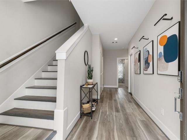 240 Julia Street B