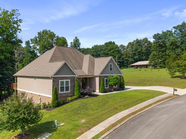 240 Lower Woods Trl NE
