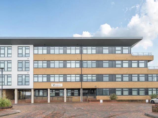 240 London Road. 2 bed apartment to rent £1,800 pcm £415 pw
