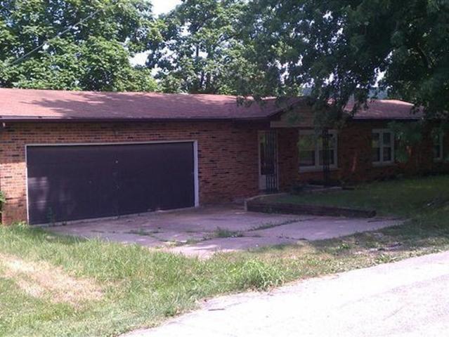 240 Lakeview Dr, Elsberry, MO 63343