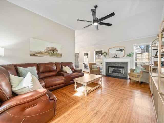 240 lakewood dr