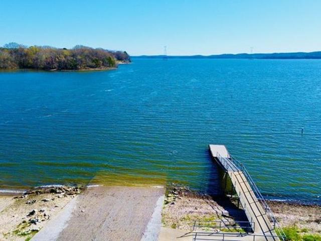 240 Lampley Cir, Springville, TN 38256