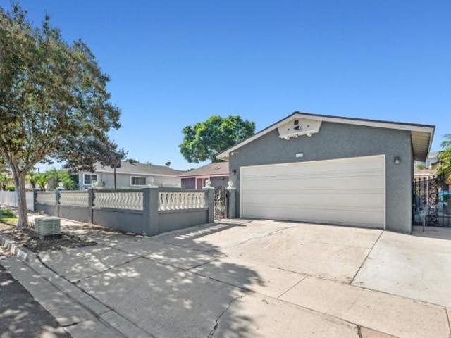 240 Ledgewood Ln, San Diego, CA 92114