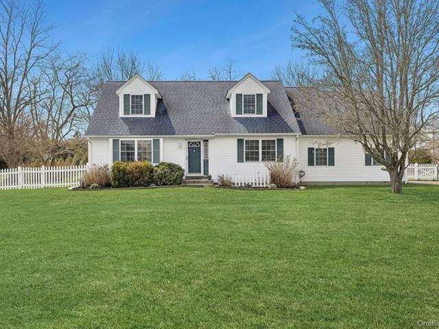 240 Lisa Dr, Southold, NY 11971
